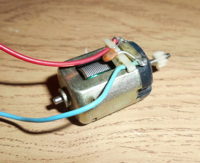 SCALEXTRIC VINTAGE OPEN can Mabuchi motor with wires & pinion SUPERB ...