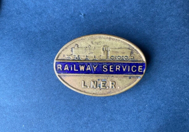 VINTAGE LNER RAILWAY service lapel badge WW2 London north eastern train ...