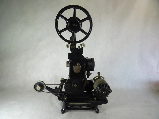 ANCIEN PROJECTEUR SUPER PATHE BABY avec moteur 9.5 mm old projector ...