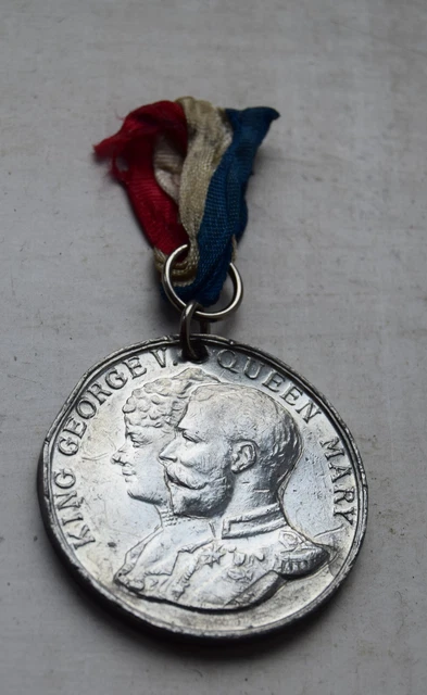 KING GEORGE V & Queen Mary Silver Jubilee Commemorative Medallion -May ...
