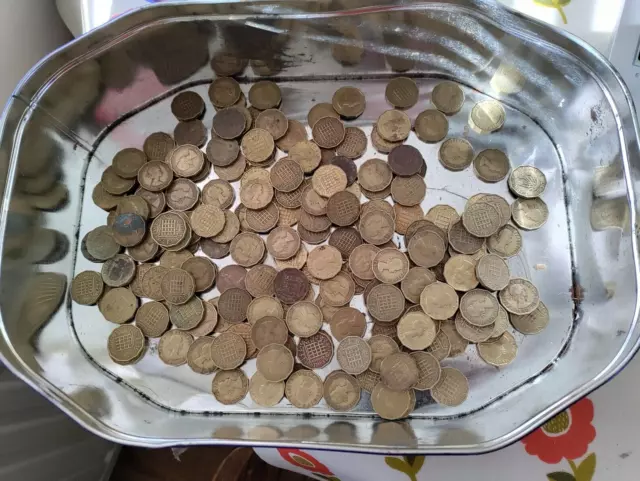 190 ELIZABETH LL 1952-1967 brass 3d/Threepence coins in circulated ...