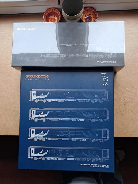 BNIB ACCURASCALE CALEDONIAN Sleeper Fort William MK5 Coach Pack And Class 92 £899.99 - PicClick UK
