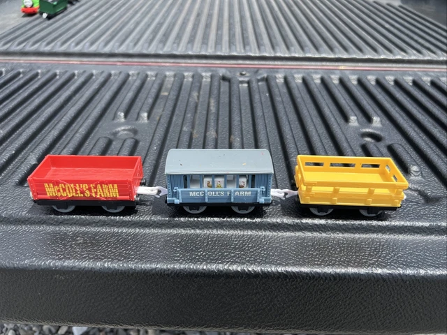 THOMAS AND FRIENDS Trackmaster Farmer McColl's Farm with Fore Cargos ...