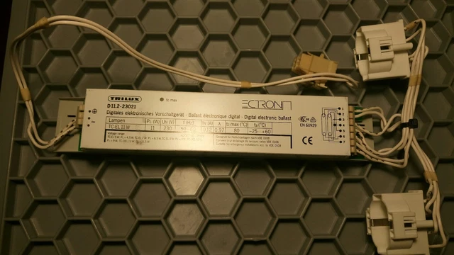 D11.2-23021 VORSCHALTGERÄT TRILUX / BAG 2x 11W TC-EL 11W mit Lampensockeln EUR 29,98 - PicClick DE