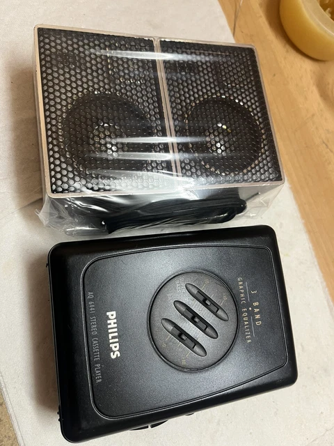 PHILIPS WALKMAN STEREO Cassette Player Equalizer + 1 Small Pair Speaker ...