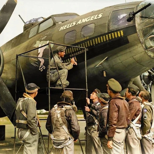 WW2 WWII PHOTO B-17 Flying Fortress Hells Angels Nose Art World War Two ...
