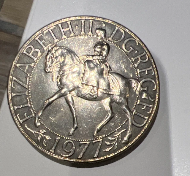 (RARE) 1977 QUEEN Elizabeth II Silver Jubilee Commemorative Crown Coin ...