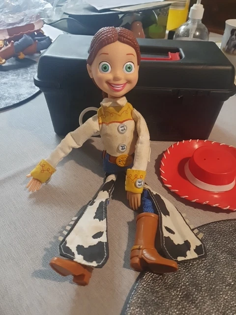 DISNEY PIXAR TOY Story Jessie Pull String Talking Doll Hasbro 2005 £10. ...