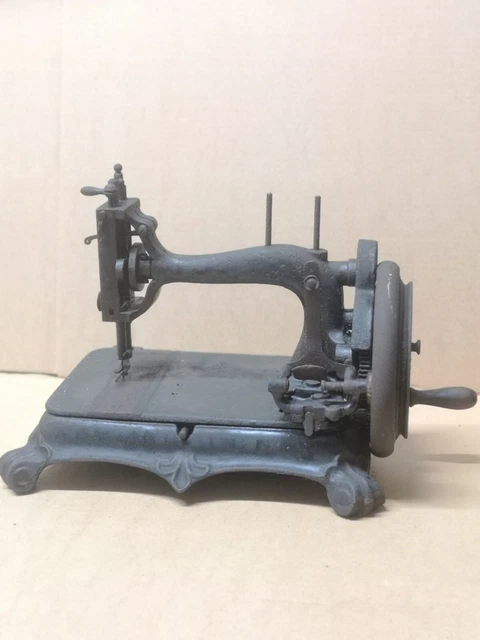 BRUNSWICK ATLAS HAND Crank Sewing Machine Vintage Antique £130.00 ...