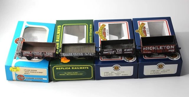 4 X 00 gauge wagons - William Neave, Hinckley Gas, John Arnold, and ...