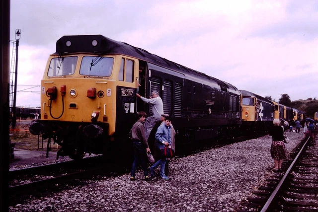 C1980S BRITISH RAIL BR Diesel Electric Loco 5007 Railway Slide 560 £2. ...
