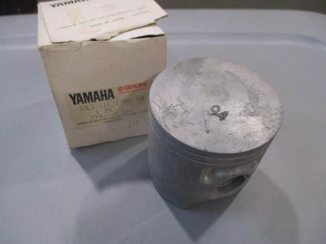NOS YAMAHA OEM Piston STD 1982 YZ250 5X5-11631-00-94 EUR 41,44 ...