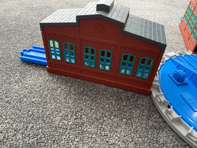 THOMAS THE TANK Engine Shed's Thomas and Friends Trackmaster Tidmouth ...