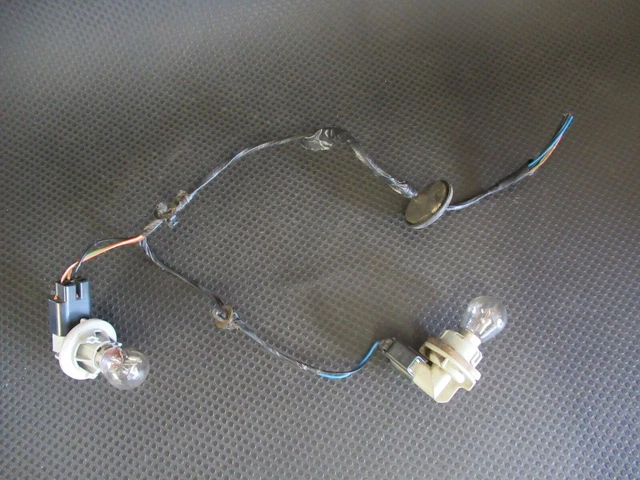 FORD FOCUS MK1 (98-04) Set Of 2 Rear Light Brake Lamp Bulb Holders ...