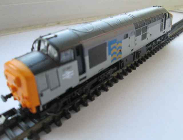 GRAHAM FARISH N Gauge 8037 Class 37 Diesel Locomotive BR Railfreight ...