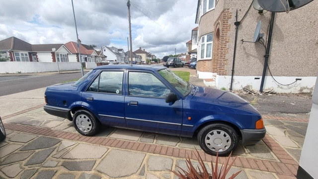 FORD ORION 1.8 D , 1 Former keeper , only 22 k, service history £3,995. ...