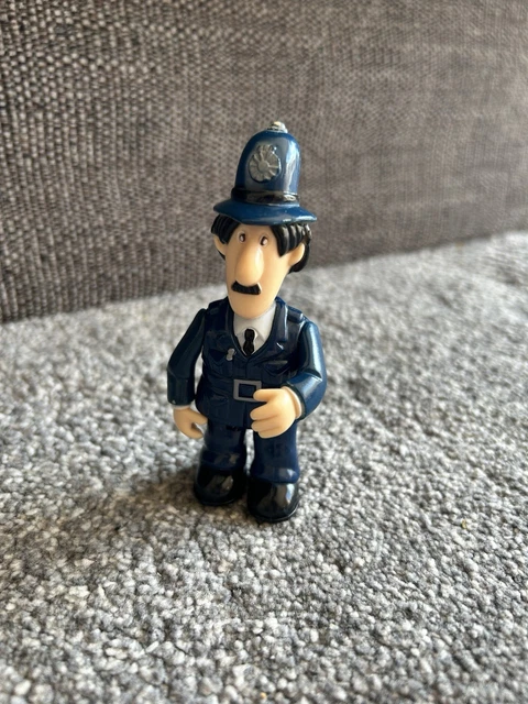 POSTMAN PAT 4” Figures PC Arthur Selby Movable Figure 10 cm 2006 Toy £4 ...