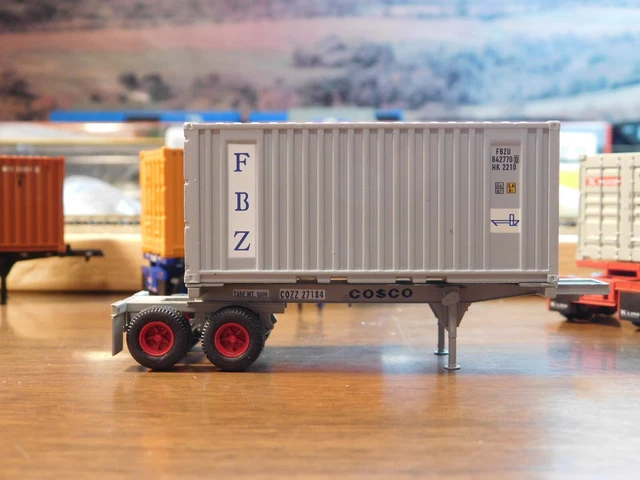 ATHEARN RTR 20' Florens Shipping Container & Athearn 20' Cosco Chassis ...