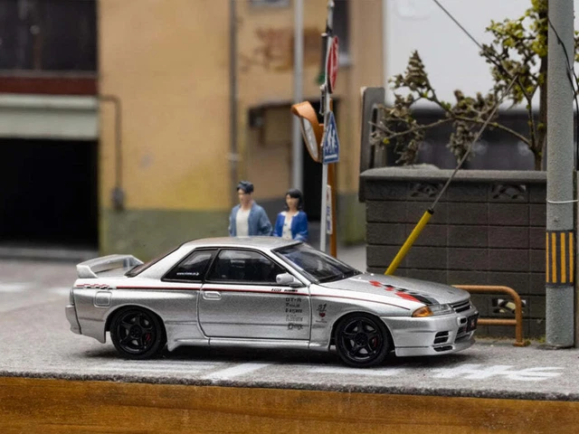 FOCAL HORIZON 1/64 Nissan Skyline GTR R32 S-Tune Nismo Livery Silver ...