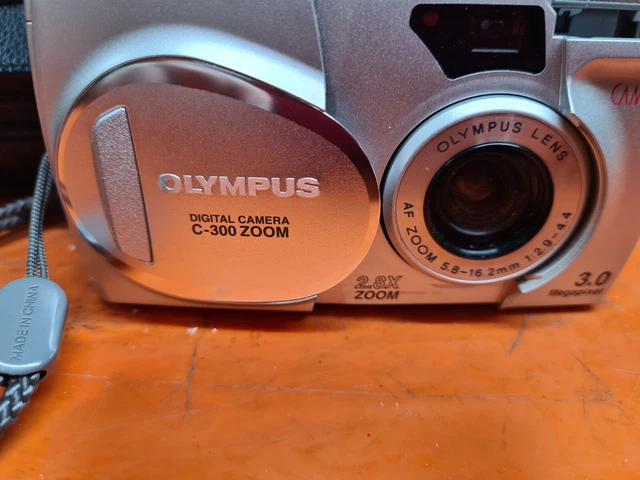 OLYMPUS C-300 ZOOM Digital Camera 3.0MP Megapixel 2.8x Optical zoom, 2 ...