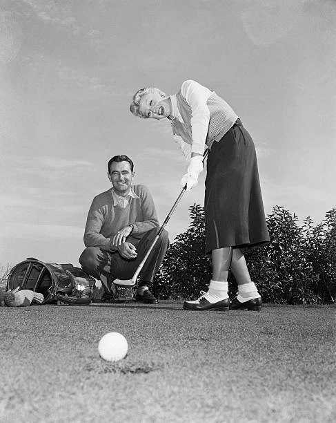 GINGER ROGERS PLAYING Golf With Lloyd Mangrum 1950 Golf Old Photo $8.50 ...