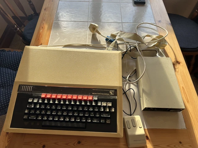RARE VINTAGE ACORN BBC MODEL B MICRO COMPUTER Powers Up £125.00 - PicClick UK