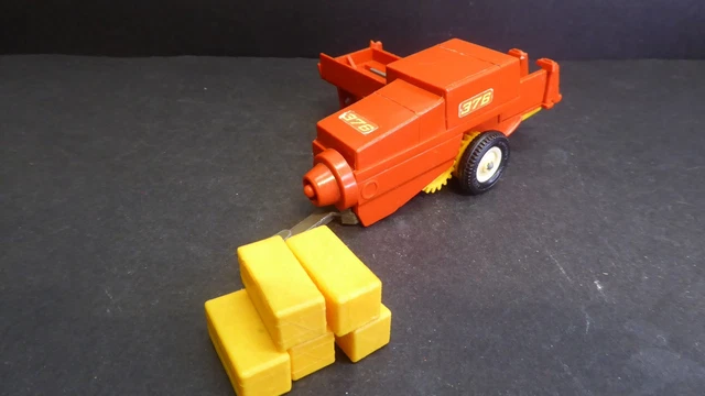 VINTAGE BRITAINS FARM Toys New Holland 940 Hay Baler & Bales £12.39 ...