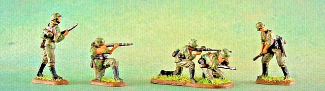 DEUTSCHE PANZERGRENADIERE BEMALT 1:72 Figuren aus Revell 02511 EUR 19 ...