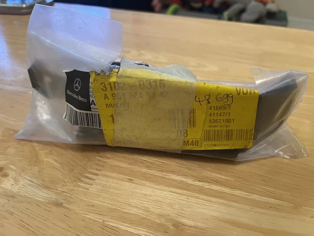 BRAND NEW GENUINE Mercedes Benz Actros MP4 Side Marker Light Bracket £3 ...