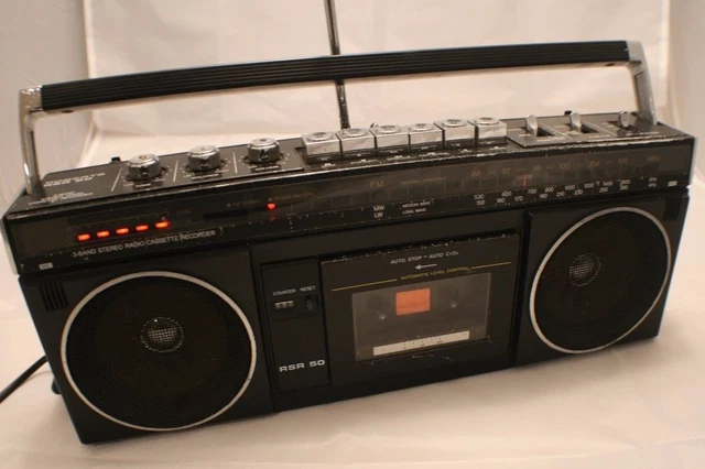 VINTAGE ROBERTS RSR 50 Stereo Radio Cassette Player 3 Band Stereo-AM-FM ...