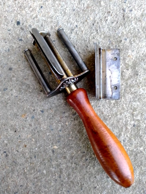 ANCIEN PORTE LAMES Aiguiseur De Lames De Rasoir - Outil De Barbier ...