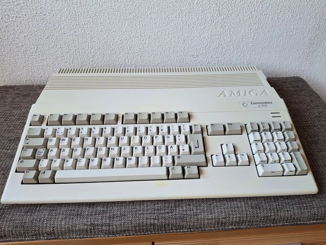 COMMODORE AMIGA 500+, Rev8a1, ECS Denise, Speichererweiterung 512 kB ...