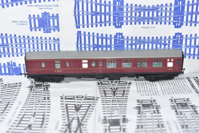 TRI-ANG R936 BR Mk1 LMS Maroon Half Brake Coach 35024, OO Gauge. No box ...