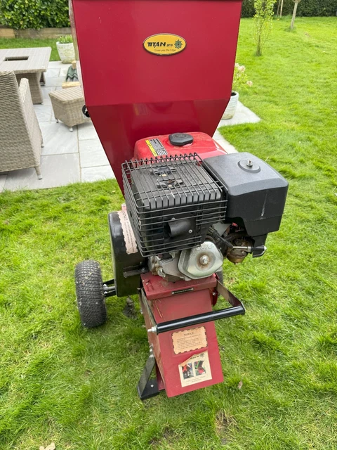 TITAN PRO 15HP Petrol Wood Chipper Shredder Electric Start Mulcher 75mm ...