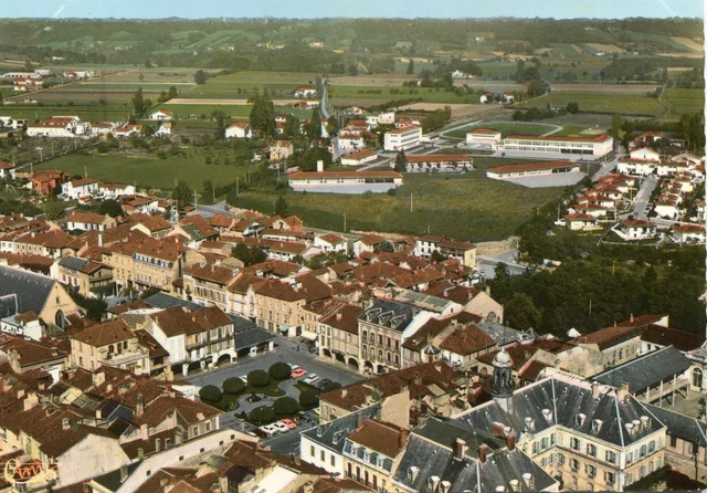 MONTREJEAU VUE AÉRIENNE Hôtel de Lassus Place Valentin Abeille Groupe ...