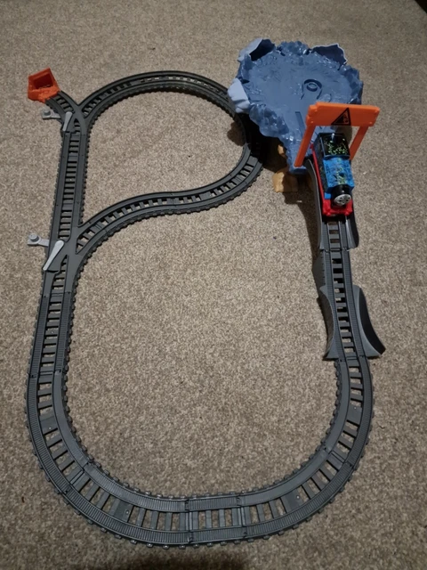 THOMAS & FRIENDS Trackmaster Close Call Cliff Set with Motorised Thomas ...