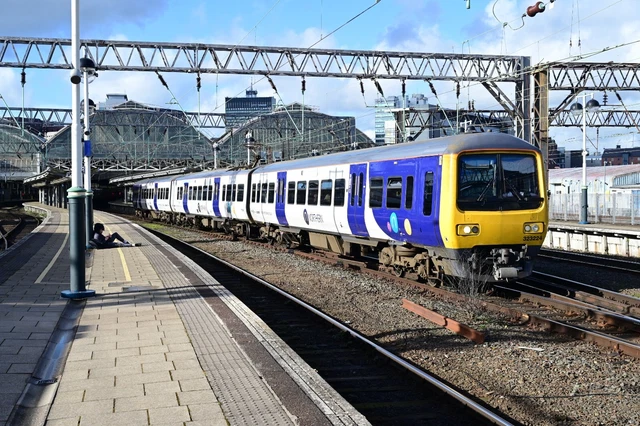 CLASS 323 NO 323224 in northern at manchester piccadilly £1.00 ...