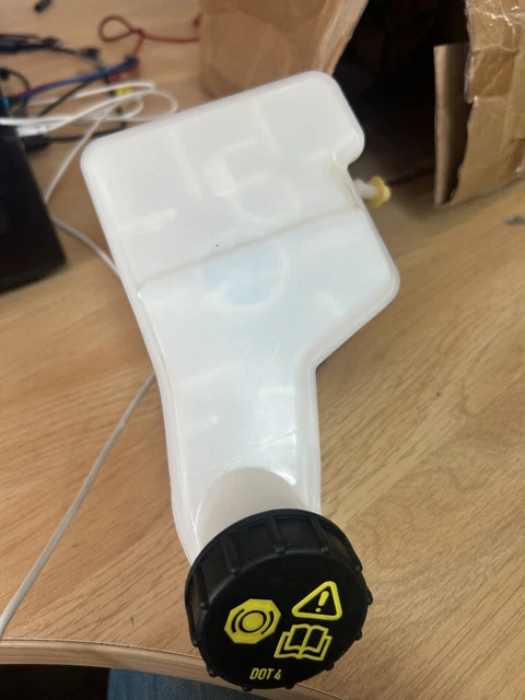 GENUINE FORD BRAKE Master Cylinder Ford Fiesta Fusion 2002-2012 1.4 1. ...