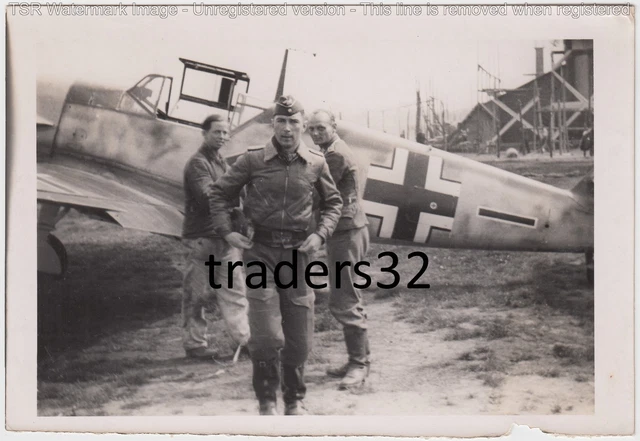 FOTO LUFTWAFFE FLUGZEUG Jäger Me 109 Pilot Werner Mölders in Le Touquet ...