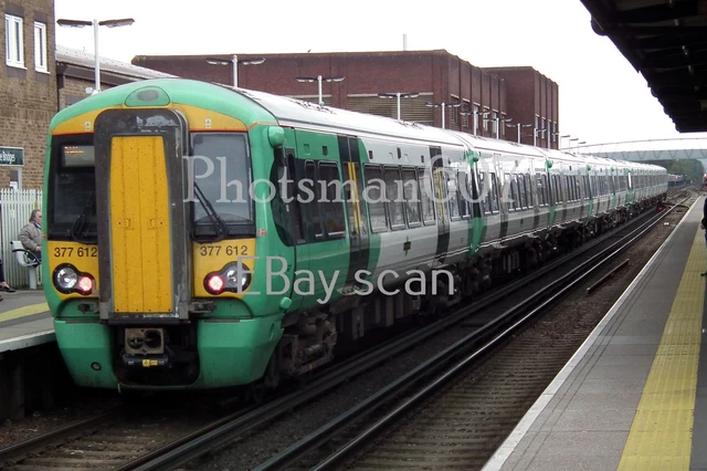 CLASS 377 377612, 5 car EMU, in Southern at Three Bridges £0.75 ...