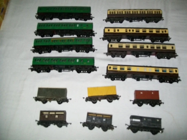 TRIANG TT &REPAINTS & Weathered" RAIL COACHES & WAGONS ...