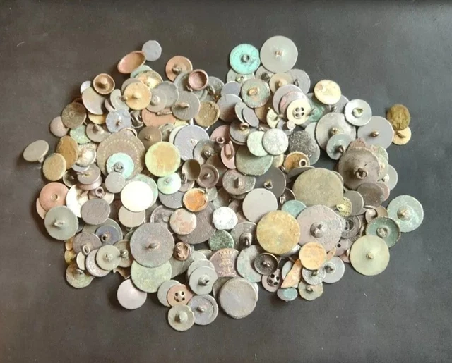 LOTTO LAVORO DI Pulsanti Misti Metal Detector Trova Lotto B1 EUR 1,15 ...