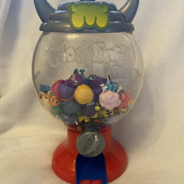 MOSHI MONSTERS GUMBALL Machine With mini figures that work in the ...