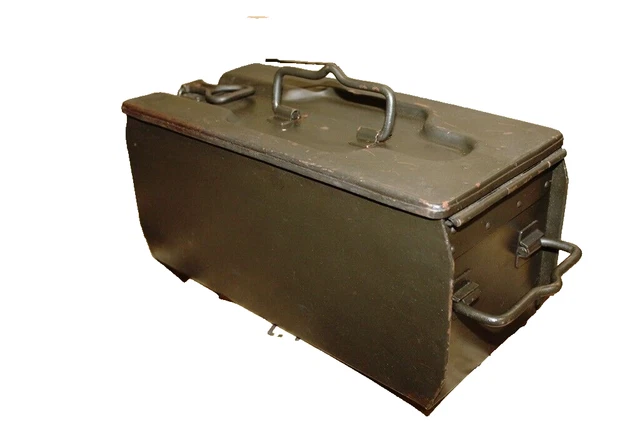 WW2 ORIGINAL GERMAN famous Flak2cm Tools box in amazing good condition ...