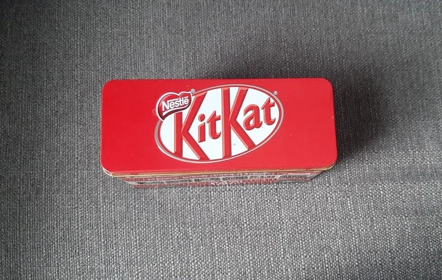NESTLE KIT KAT Tin Red Bus British Empty Storage Tin Kitchen Biscuits ...