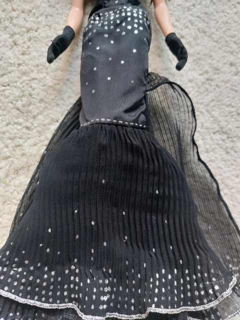 BARBIE 2004 HOLLYWOOD divine brunette doll collector club exclusive $89 ...