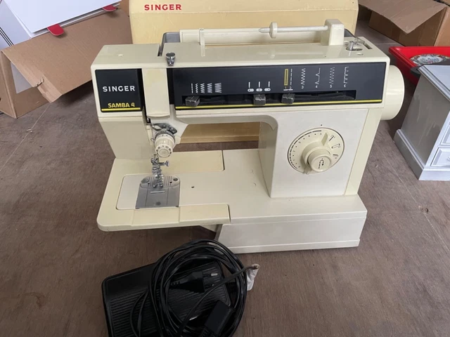 MACHINE A COUDRE Singer Samba 4 avec accessoires en bon état EUR 60,00 ...
