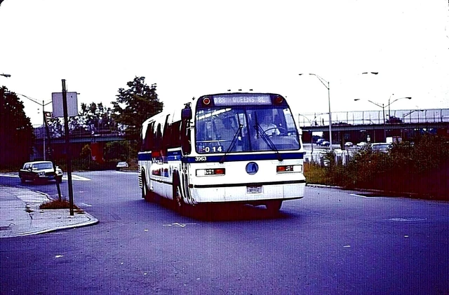 ORIGINAL KODACHROME SLIDE Nyc Bus 1985 Gm Rts #3963 Q-88 H Harding Expy ...