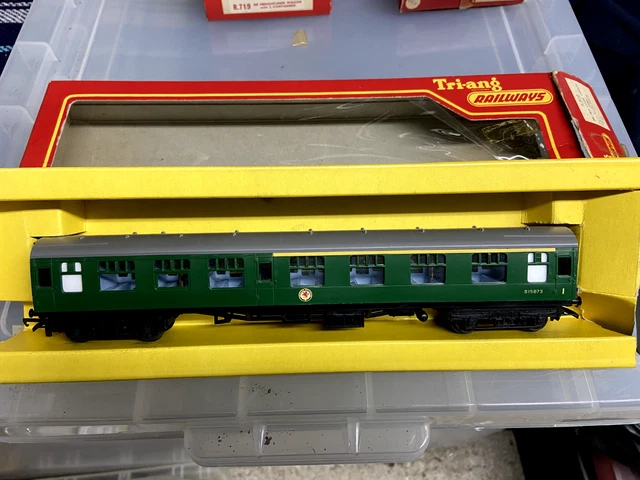 TRI-ANG HORNBY R.622 1st/2nd Composite Coach Green With Seats - S15873 ...