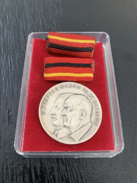 DDR MEDAILLE FÜR Kämpfer gegen Faschismus 1933-1945, mit Interimsspange ...